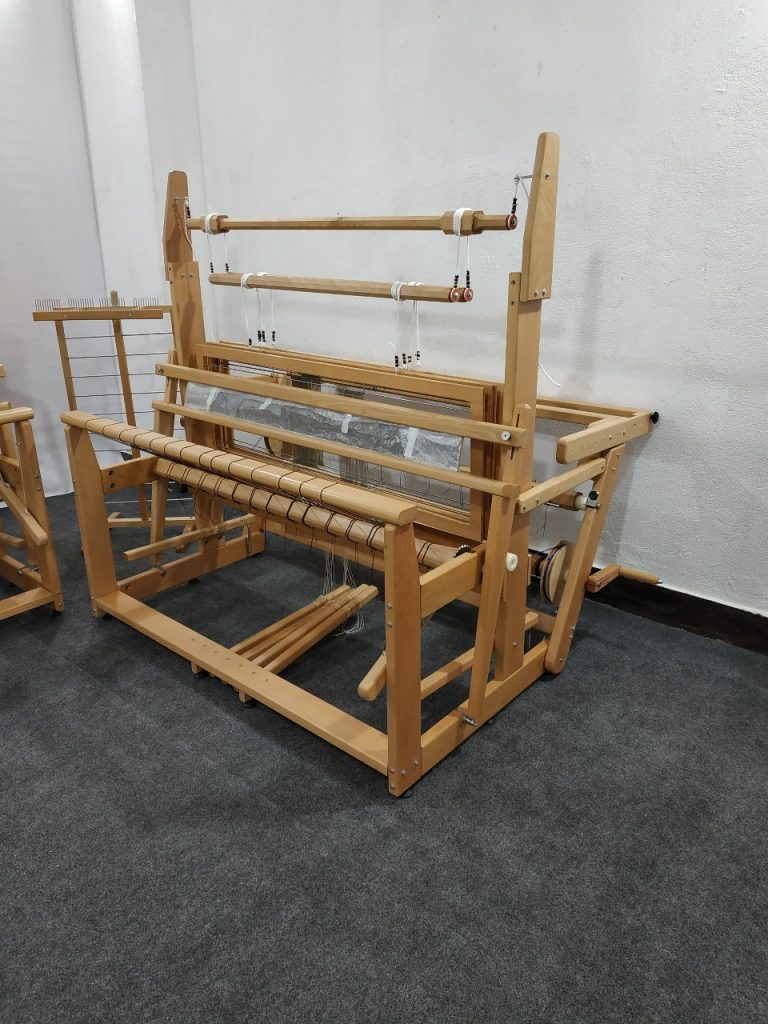 Counterbalance Loom (Horizontal Kilim Loom) | Shaaraf Textile Equipment ...